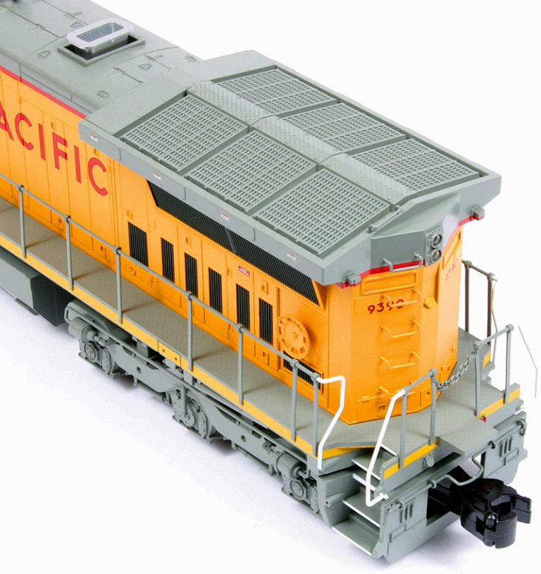 Atlas Trainman Dash 8-40CW in O Scale - Model Railroad News