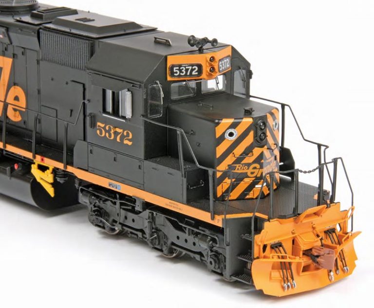 A Tale of Two Tunnel Motors: SD40T-2s from Athearn and ScaleTrains.com ...